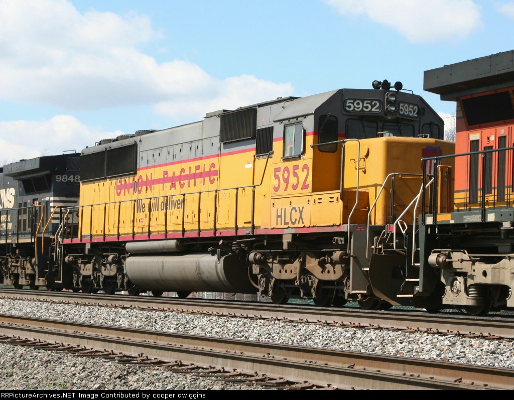 ex-UP, exx-CNW SD60 on 128